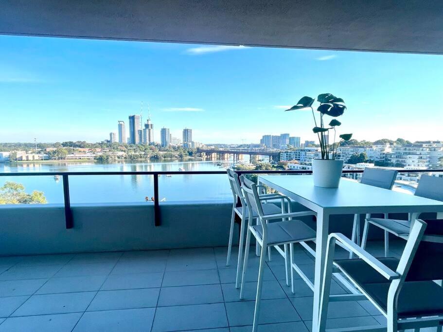 Stunning waterfront 3 bedroom condo with Pool, BBQ, Sydney (updated ...