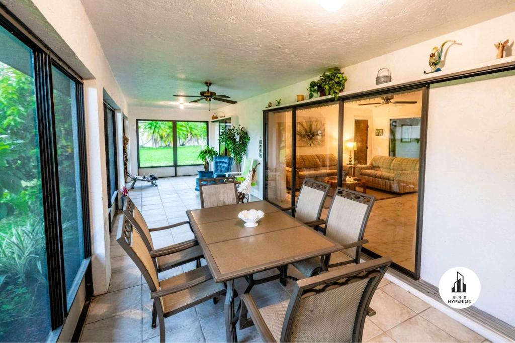 BnB Hyperion - 3B Home w Lanai, Boat Ramp & More, Arcadia (updated ...