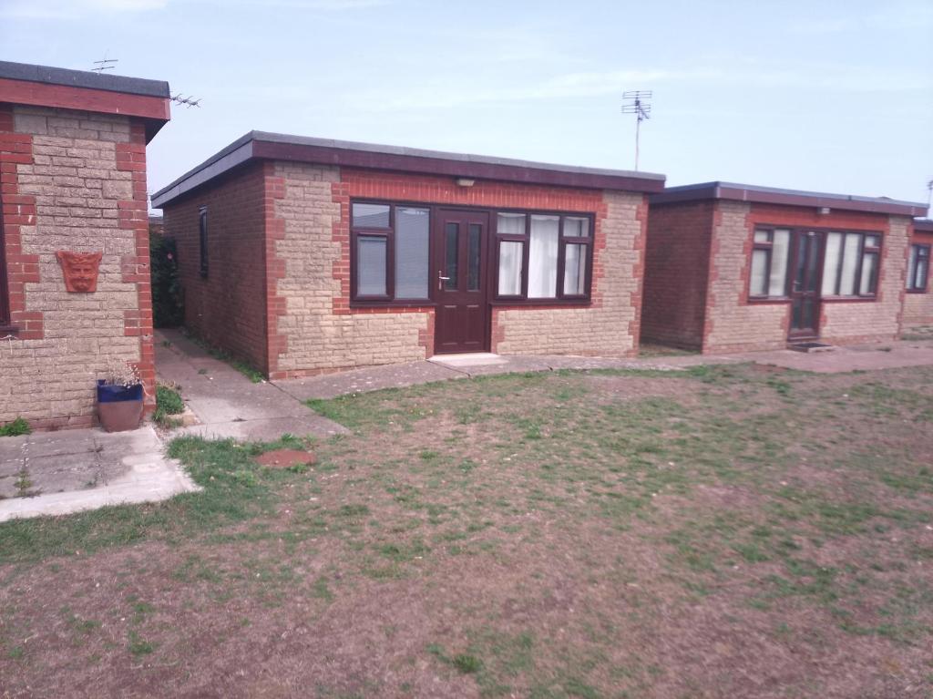 Chalet - Sleeps 4 - Parking - Garden, New Romney (updated prices 2026)