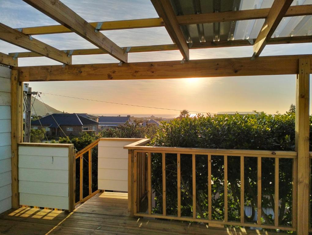 C es Cape, Pringle Bay (updated prices 2026)