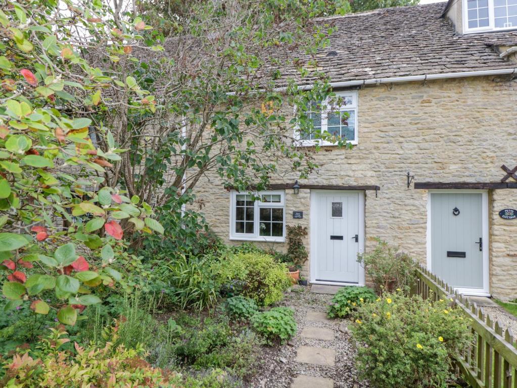 Thorn Cottage, Fairford (updated prices 2026)