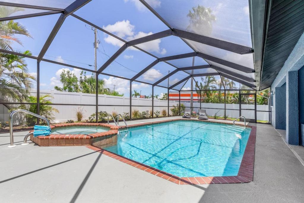 Blissfully Blue Oasis Sunny Days in Cape Coral, Cape Coral (updated ...