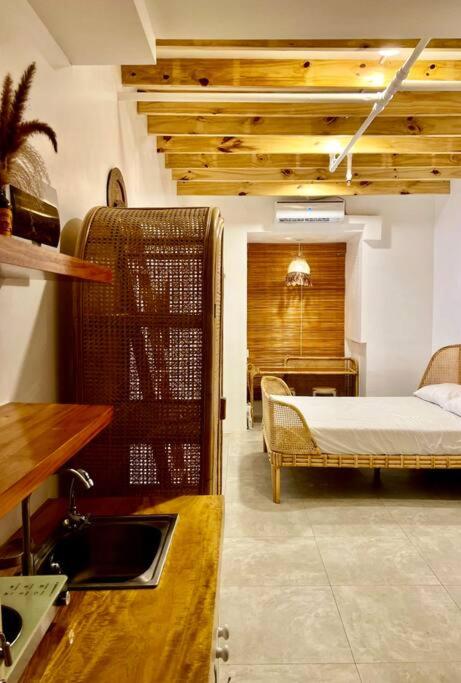 Bohemian Moderns Style Living- Free Pool- Pet Friendly, Manila (updated ...