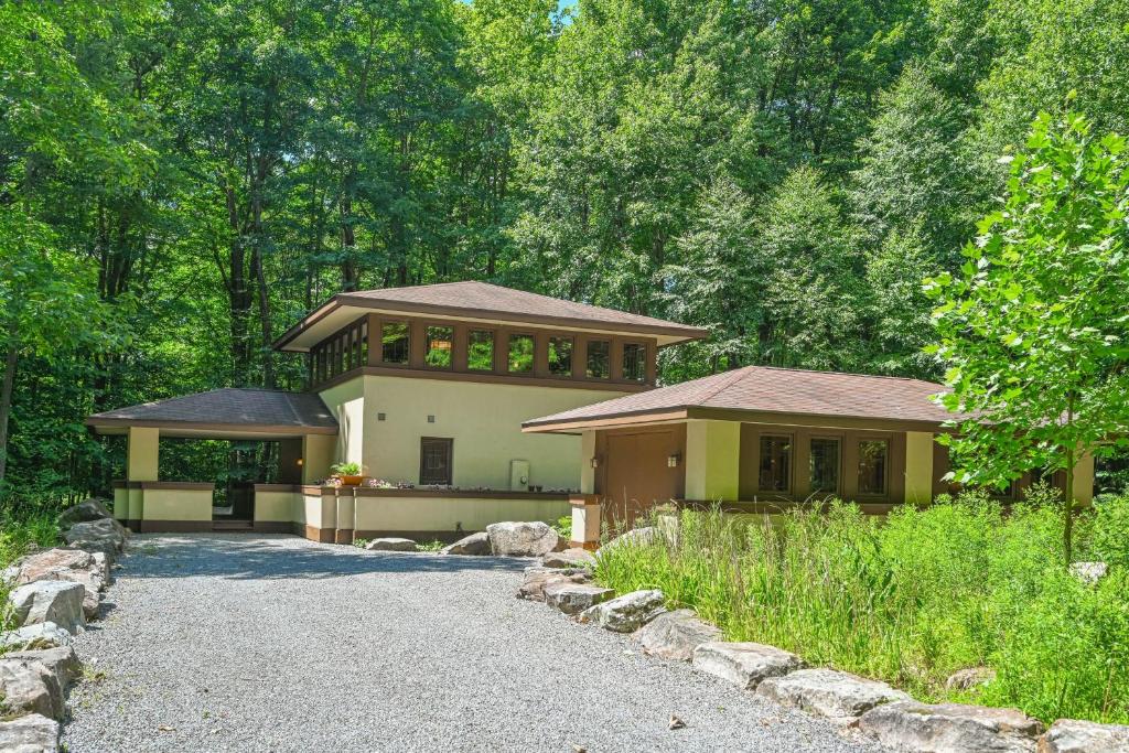 The Frank Lloyd Wright Home @ Deep Creek, MD, Bittinger (updated prices ...