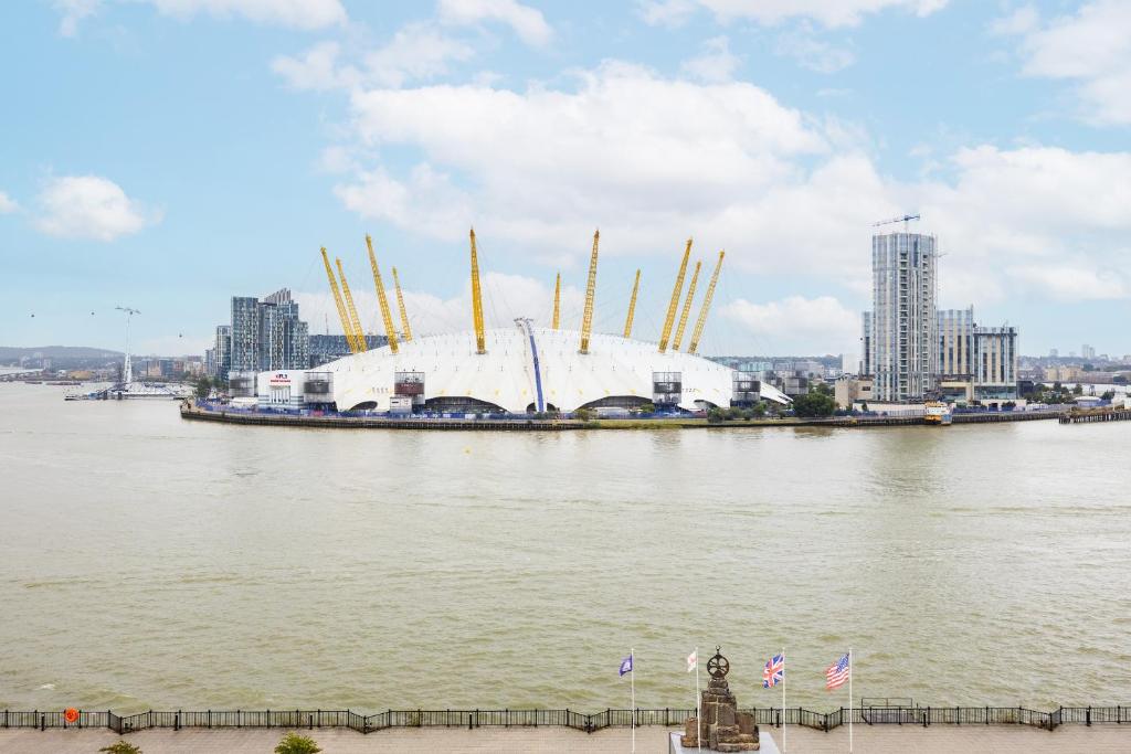 Canary Wharf O2 Thames View Apartment, London (updated prices 2025)