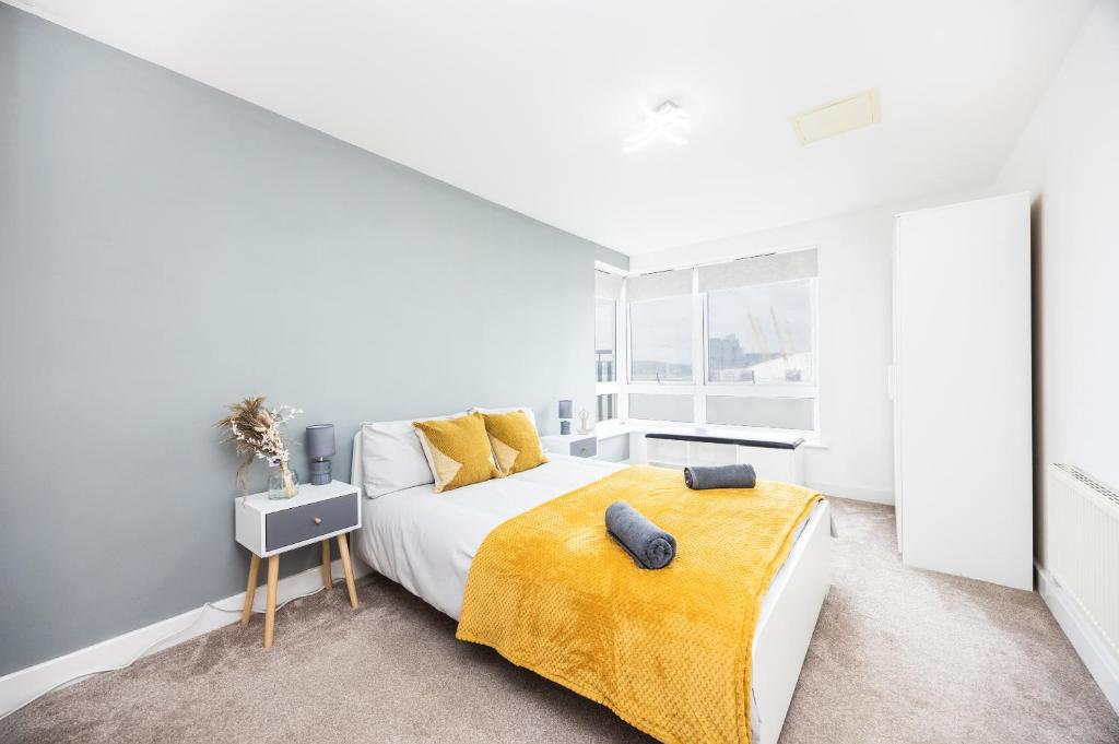 Canary Wharf O2 Thames View Apartment, London (updated prices 2024)