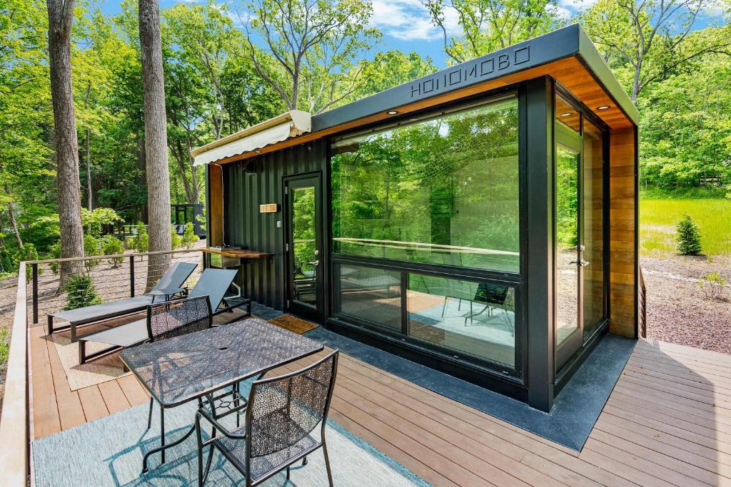 Modern Riverside Cabin w Hot Tub Fire Pit Kayaks, Rileyville (updated ...