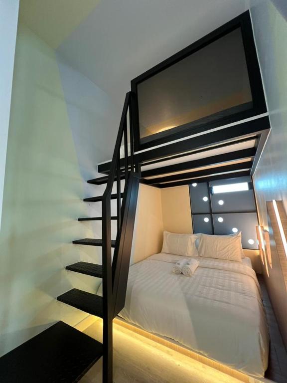 Cubic Botanical Suites Bangsar South by HomeBrickz, Kuala Lumpur ...