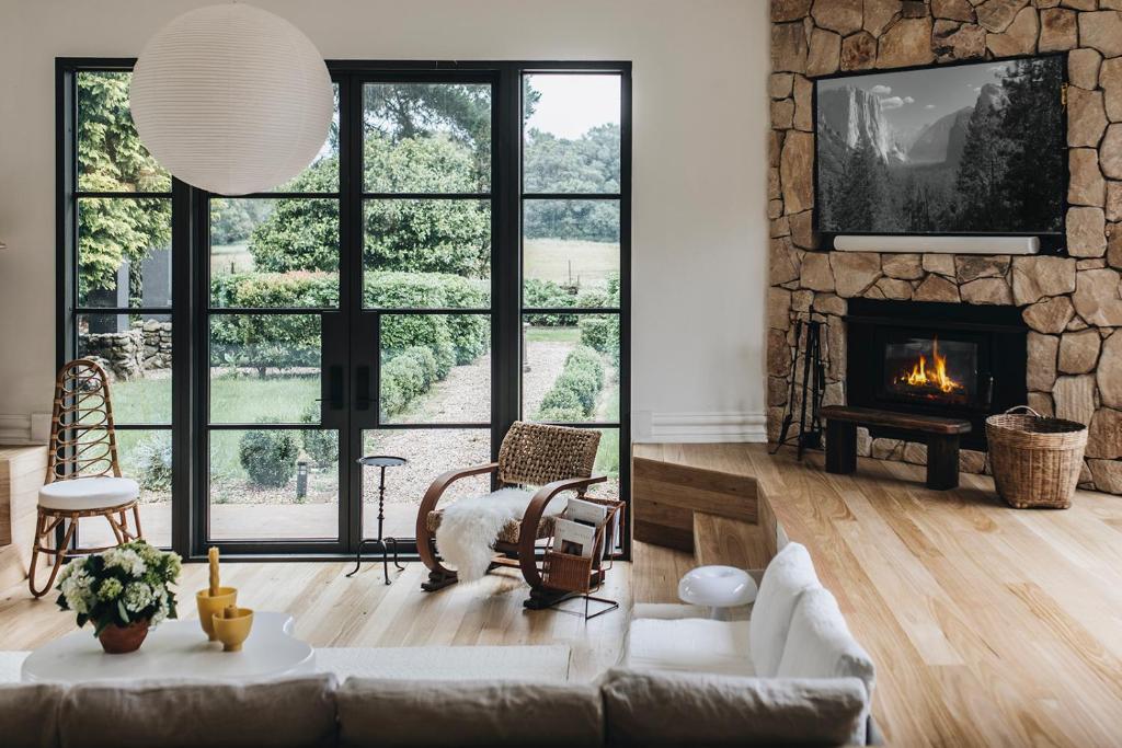 Alba House, Robertson (updated prices 2025)