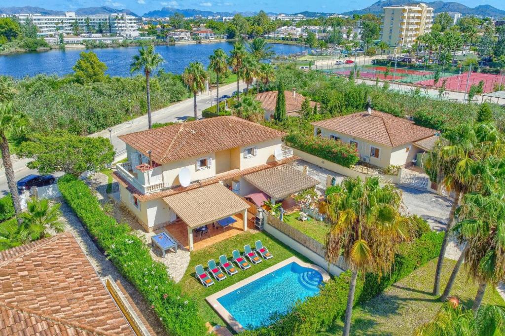 Villa Garcia by Villa Plus, Playa de Muro (updated prices 2026)