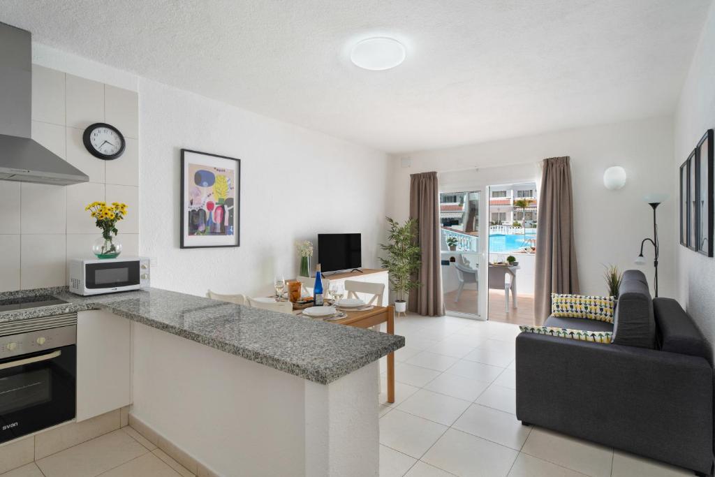 Las Floritas Beach, Arona (updated prices 2025)