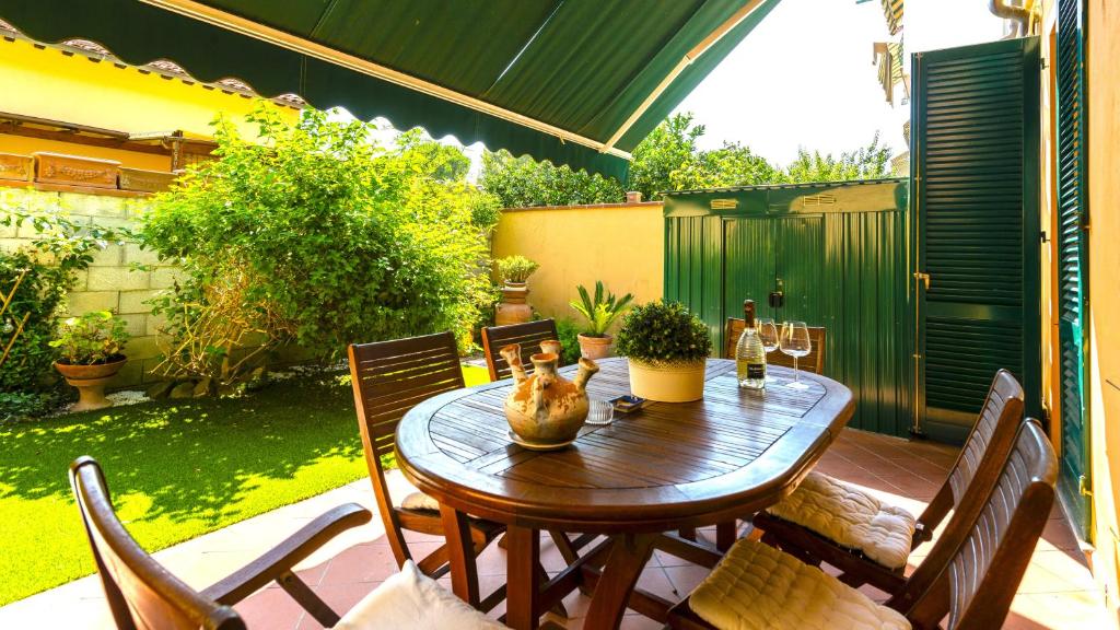 Hostly-La Casa di Marta-Two steps from the Tower, Pisa (updated prices ...