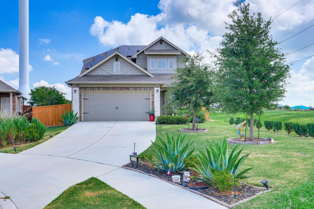 Large Fenced Yard Family-Friendly Kyle Home, Kyle (updated prices 2026)