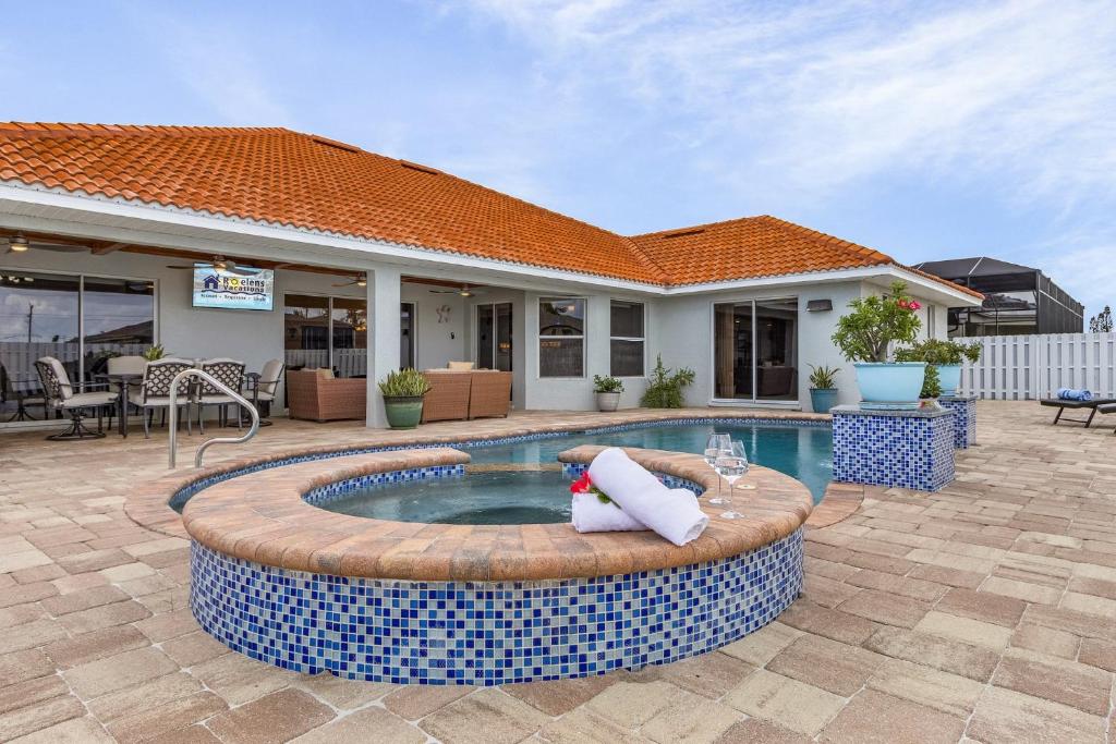 COME FIND SUN & SAND - Private Beach, Heated Pool & Spa - Wanderlust ...