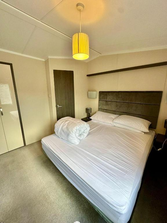 Caravan - Sleeps 4 - Pool - Pet Friendly, Saint Leonards (updated ...