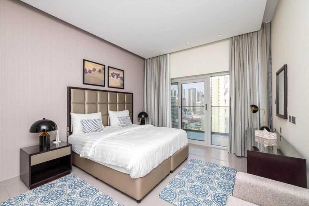 Modern with Stunning City View - Damac Majestine Tower, Dubai (updated ...