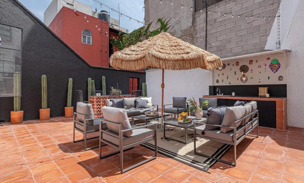 Casona en Condesa con patio gigante, Mexico City (updated prices 2026)