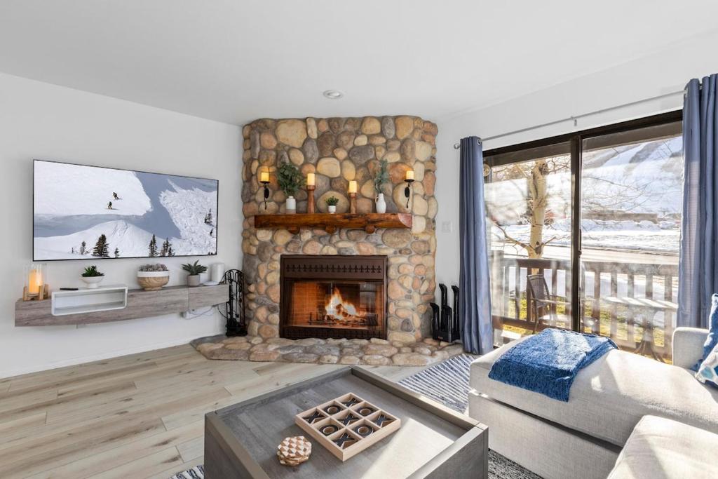 Slope-side at PCMR, Fireplace, Amazing location, Hot tub, Three Kings ...