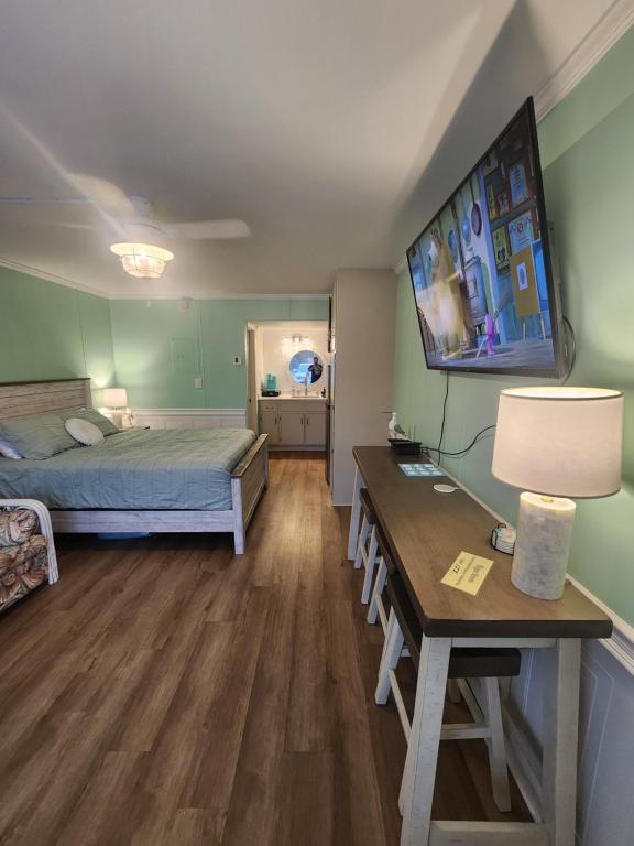 Bogue Shores "Salty Air Oasis", Atlantic Beach (updated prices 2026)