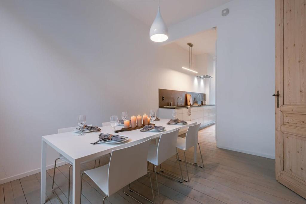 Huswell - Charming urban retreat, 15 Minutes from Station, Antwerp ...