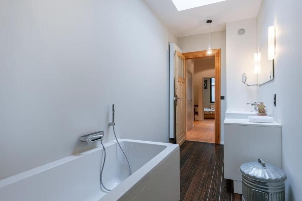 Huswell - Charming urban retreat, 15 Minutes from Station, Antwerp ...