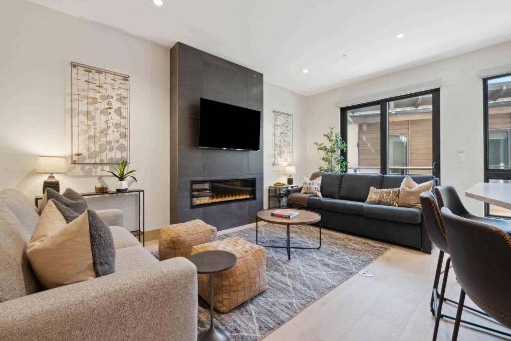 One Riverfront Condo 108 by East West Hospitality, Avon (updated prices ...