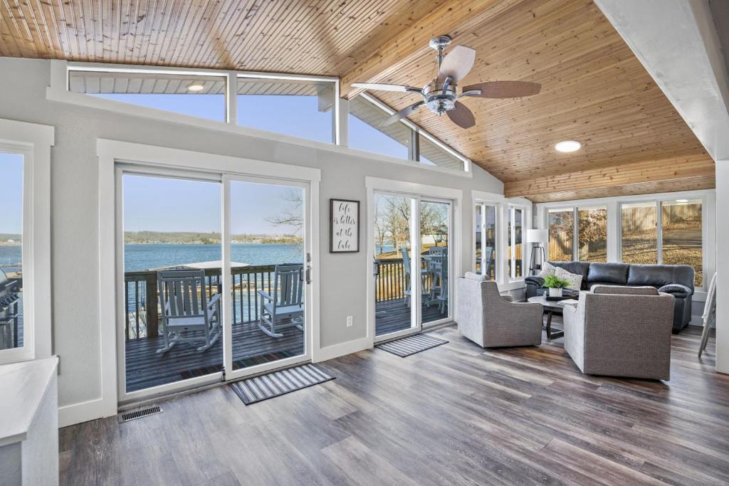 Honeysuckle Beach House Next to Shady Gators Private Beach, Lake Ozark ...