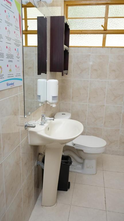 Hotel y Cabañas - Centro Vacacional Comfandi Lago Calima, Calima ...