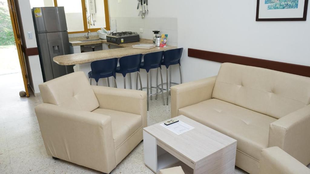 Hotel y Cabañas - Centro Vacacional Comfandi Lago Calima, Calima ...