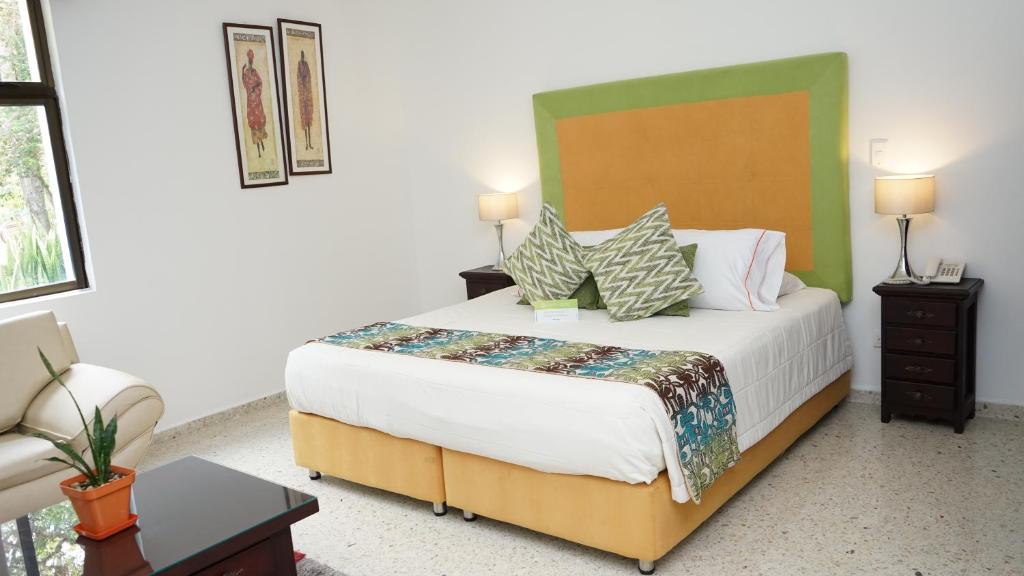 Hotel y Cabañas - Centro Vacacional Comfandi Lago Calima, Calima ...