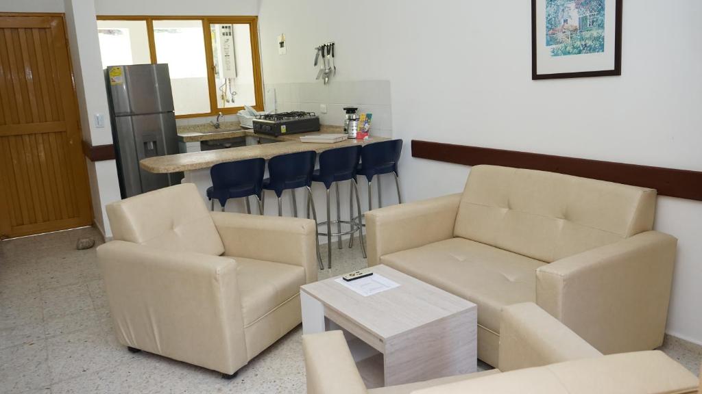 Hotel y Cabañas - Centro Vacacional Comfandi Lago Calima, Calima ...