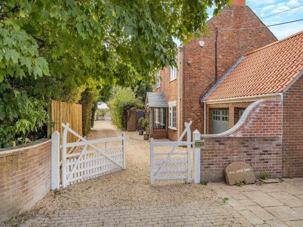 Mill House Farm, Horncastle (updated prices 2025)