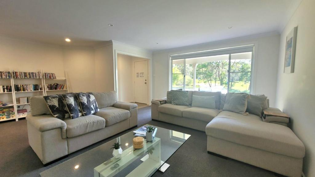 Home and Away - Golf course views, Vincentia (updated prices 2025)