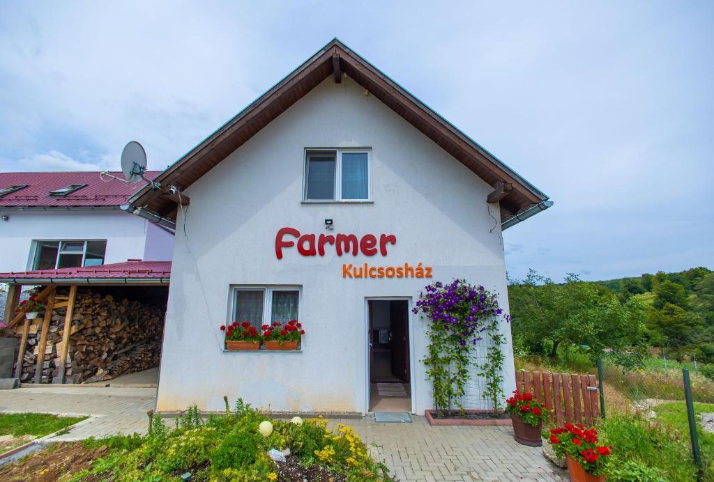 Casa de la Fermă Corund - Farmer Kulcsosház Korond, Corund (updated ...