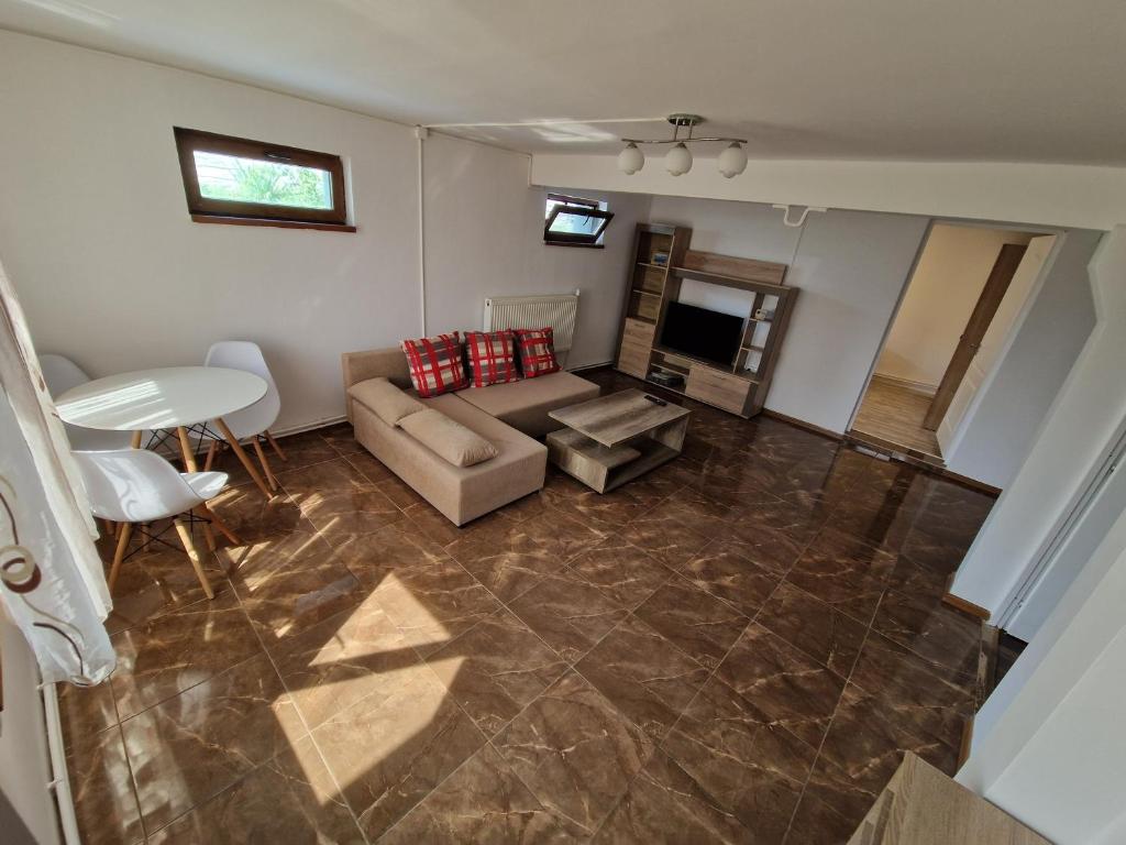 Casa del Subsol, Floreşti (precios actualizados 2025)