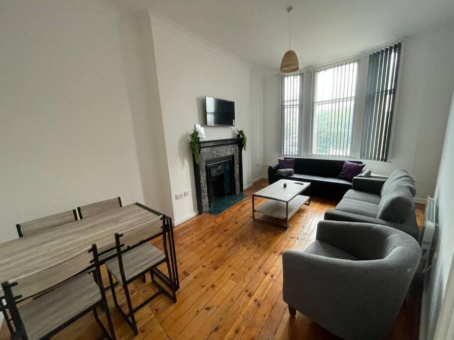 Spacious Flat for 6 City Center GS305, Sheffield (updated prices 2026)