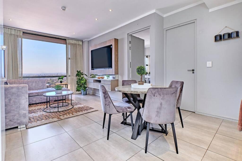 Luxurious La Vista Apartment in heart of Sandton, Johannesburg (updated ...