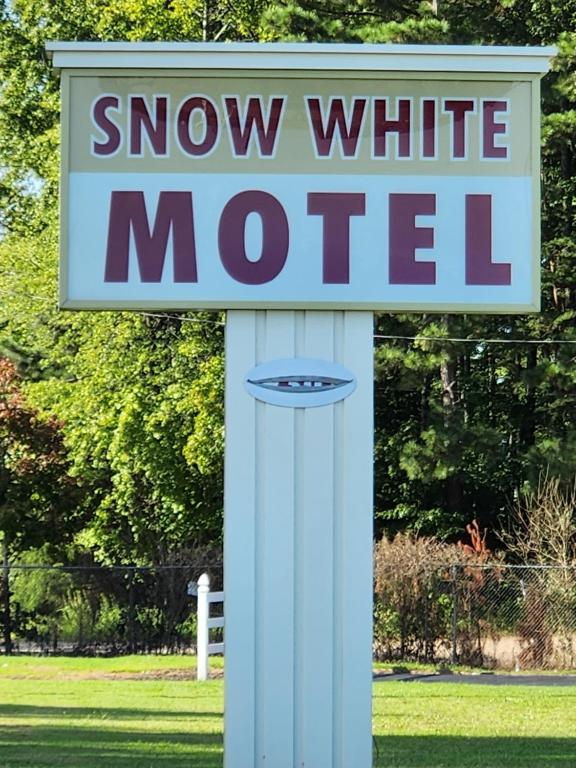 Snow White Motel, Beulah Village (updated prices 2024)