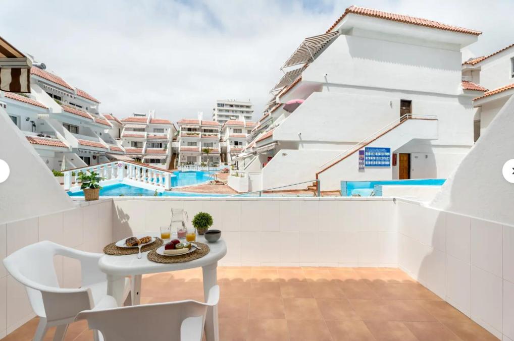 Oasis Beach las Floritas, Playa de las Americas (updated prices 2025)
