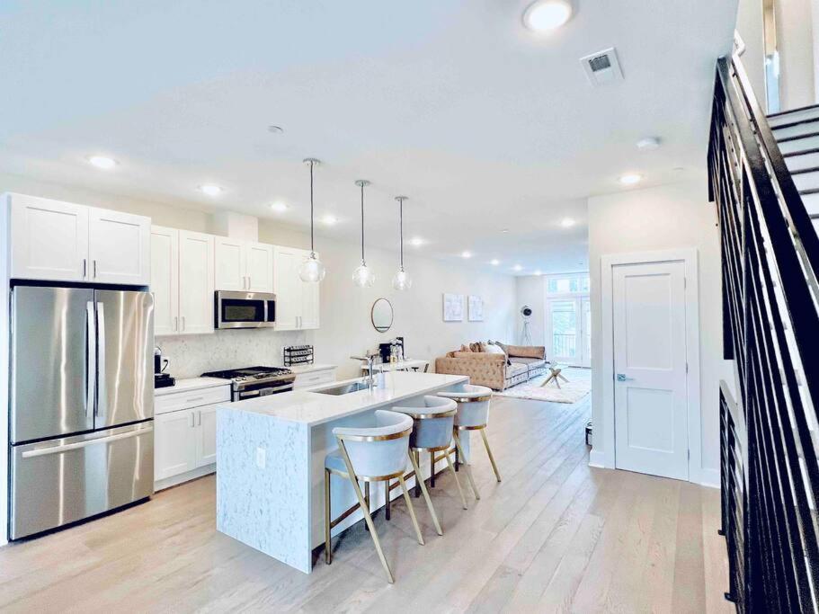 Luxurious 3BDR Penthouse with Private Rooftop Capitol and Monument ...