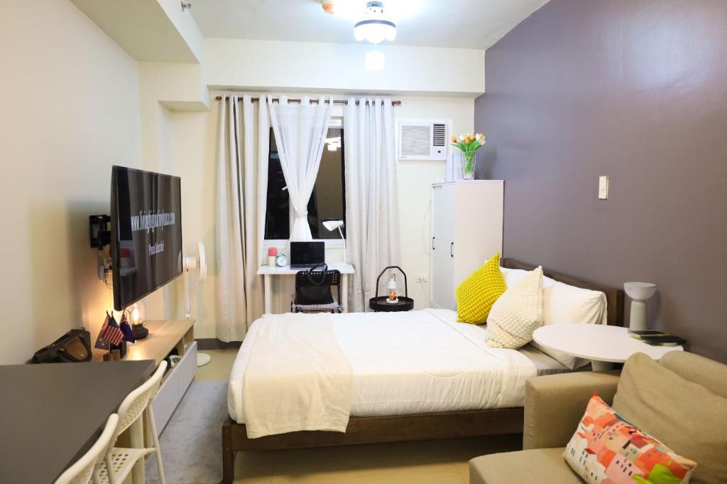 Sojourner's Suite at 605, City-view condotel near the airport at Monte ...