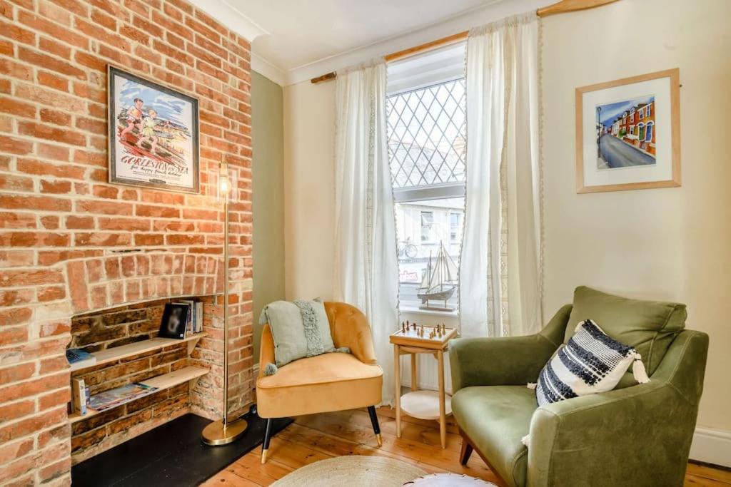 Austin Terrace, Gorleston-on-Sea (updated prices 2025)