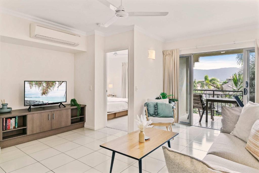 Poolside Paradise Cairns - 9 Pools BBQ & Gym, Westcourt (aktualisierte ...