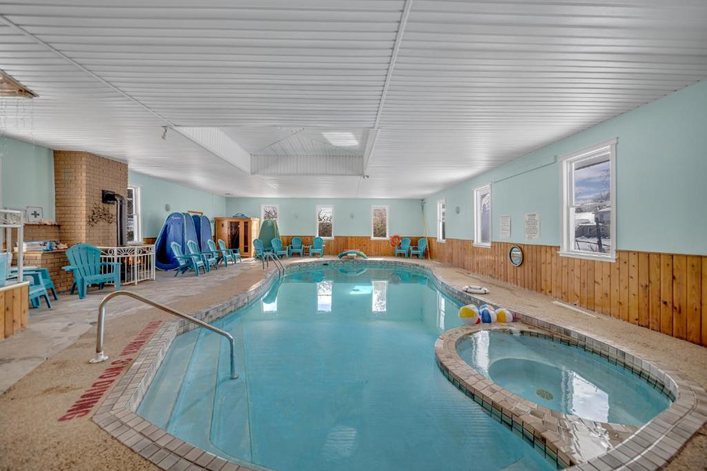 Marmora and Lake Inn- 5 Grand Victoria Suites- Level 2, Marmora (prezzi ...