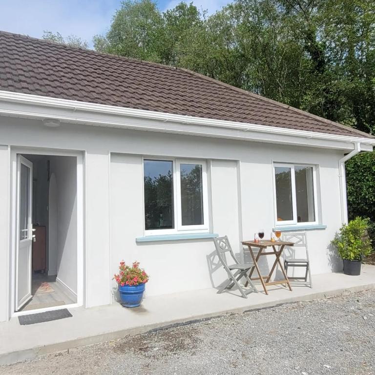 An Nead V93YR65, Kenmare (updated prices 2025)