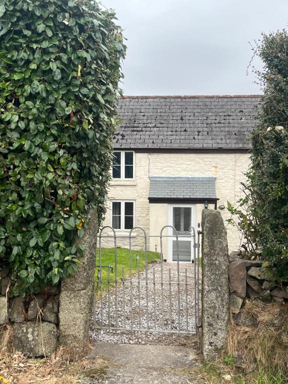 1 Carnebone Cottages, Porkellis (updated prices 2025)