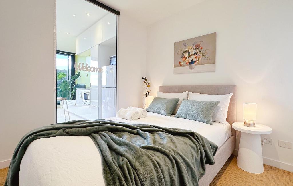 Swanston Square 1B by GoodLive, Melbourne (updated prices 2026)