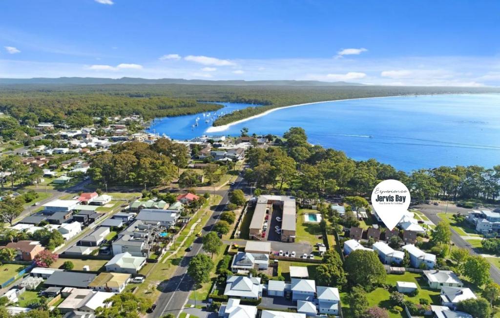 Huskisson Beach Holiday Villa by Experience Jervis Bay, Huskisson ...