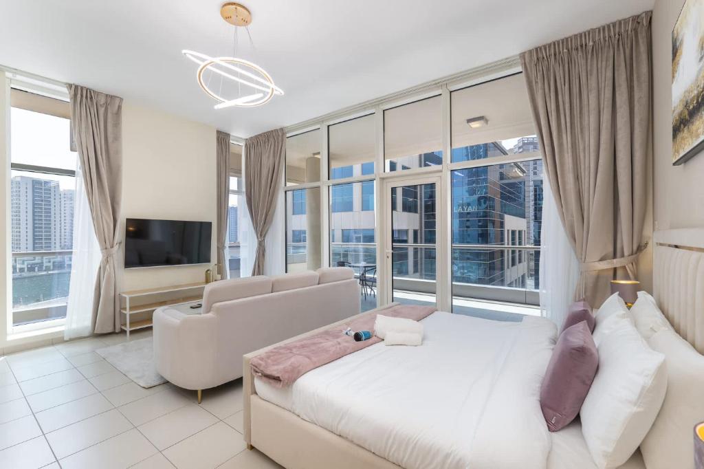 Glorious Studio with Easy City Access in Bay Square 9, Business Bay ...