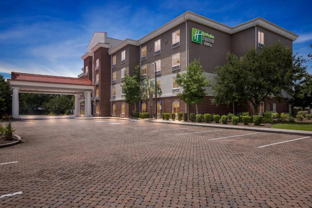 Holiday Inn Express Hotel & Suites Savannah Midtown, an IHG Hotel ...